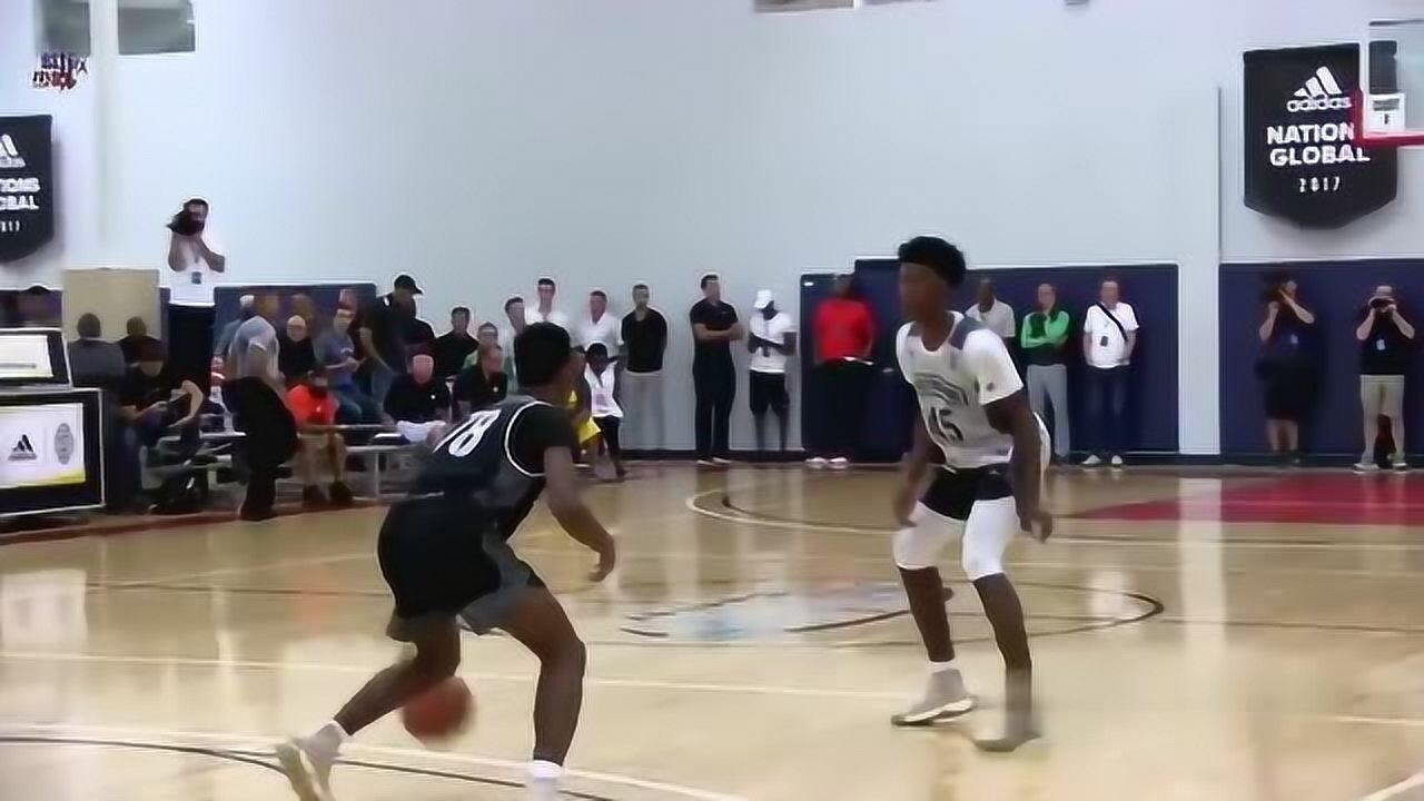 哈登现场观看“准状元”锡安·威廉姆森的比赛！不由得感叹天赋_高清1080P在线观看平台_腾讯视频