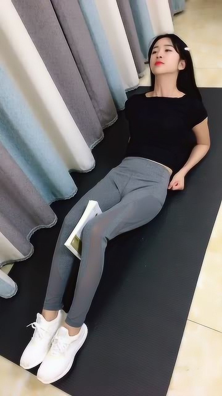 姑娘双腿之间夹住一本书,这动作可以矫正腿型!高清1080p在线观看平台腾讯视频