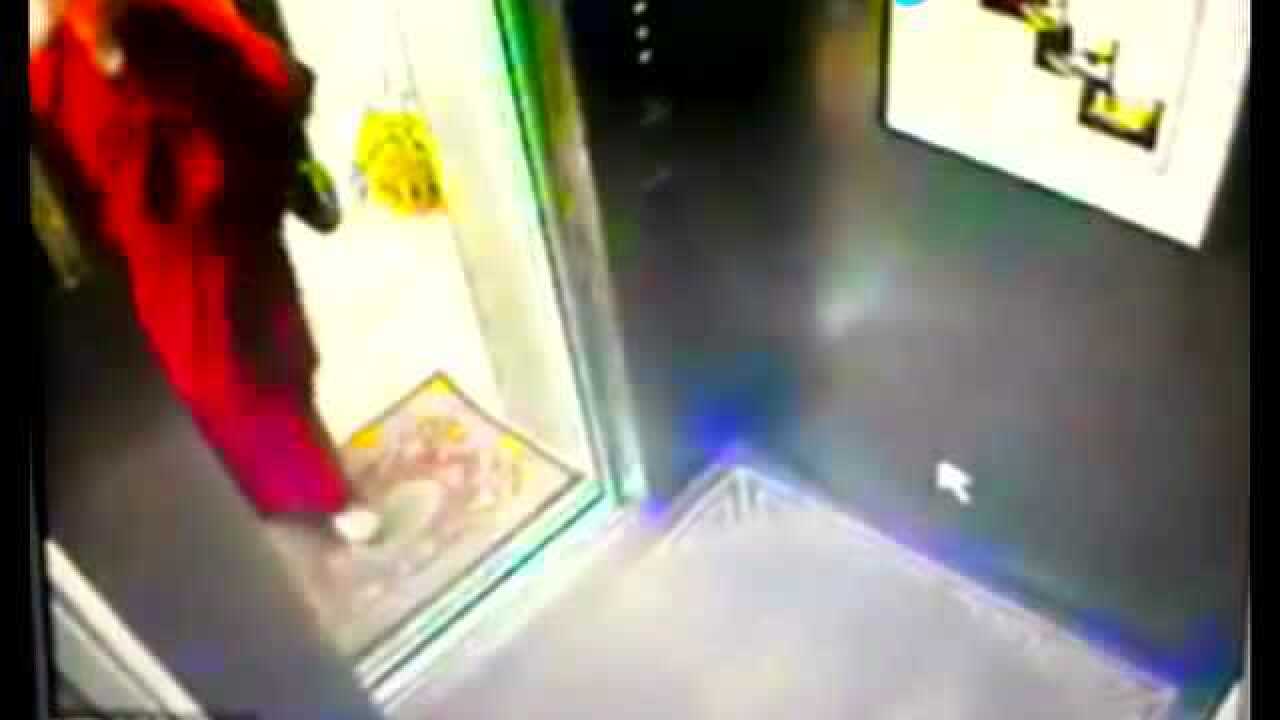 少妇饥渴，电梯里和尚都不放过！高清1080p在线观看平台腾讯视频 