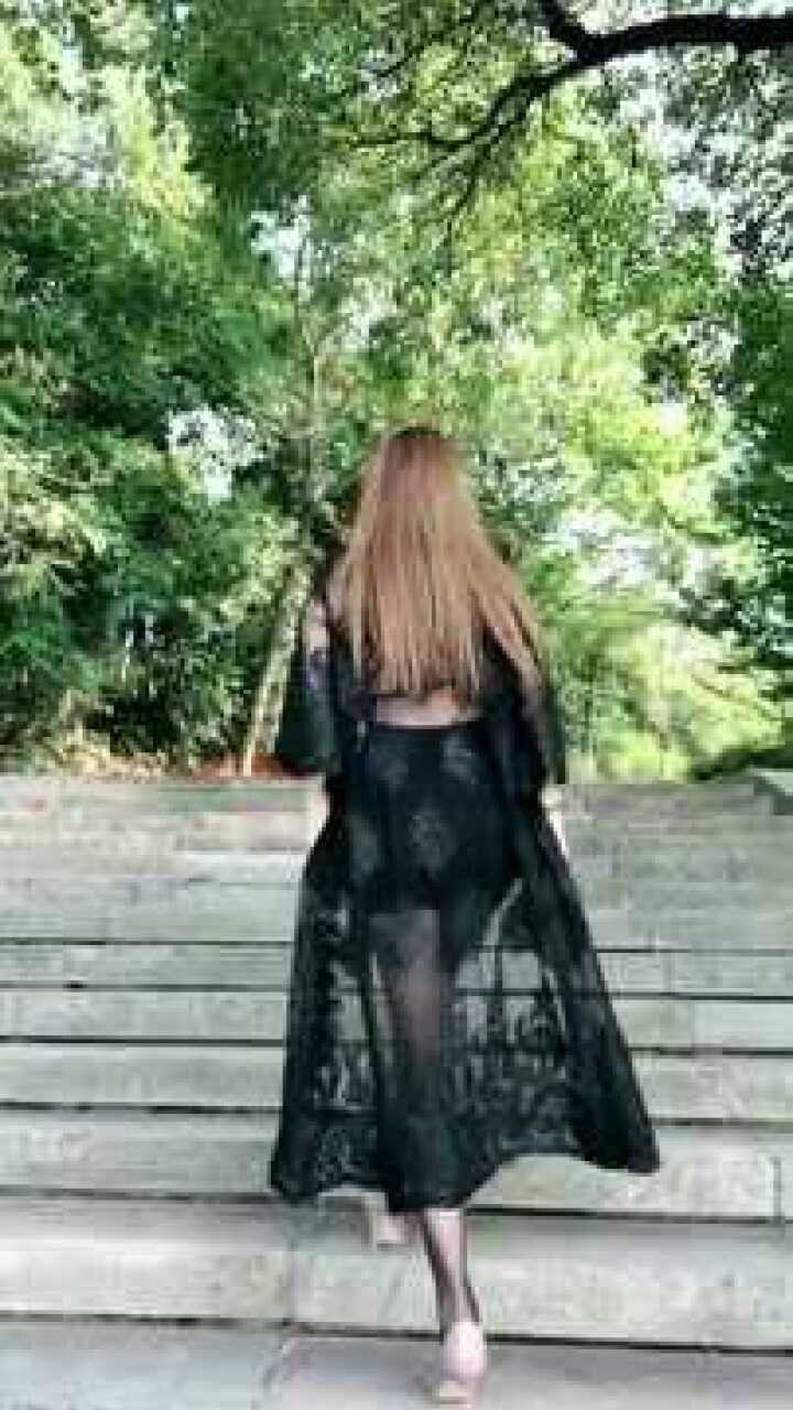 美女脱掉外面那件衣服后惊艳到我了高清1080p在线观看平台腾讯视频