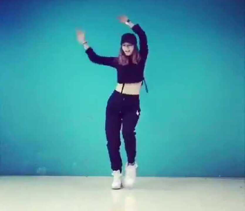 2NE1舞曲串烧Fire+Ugly+我最红+Comebackhome舞蹈没想到她们就这么解散了_高清1080P在线观看平台_腾讯视频