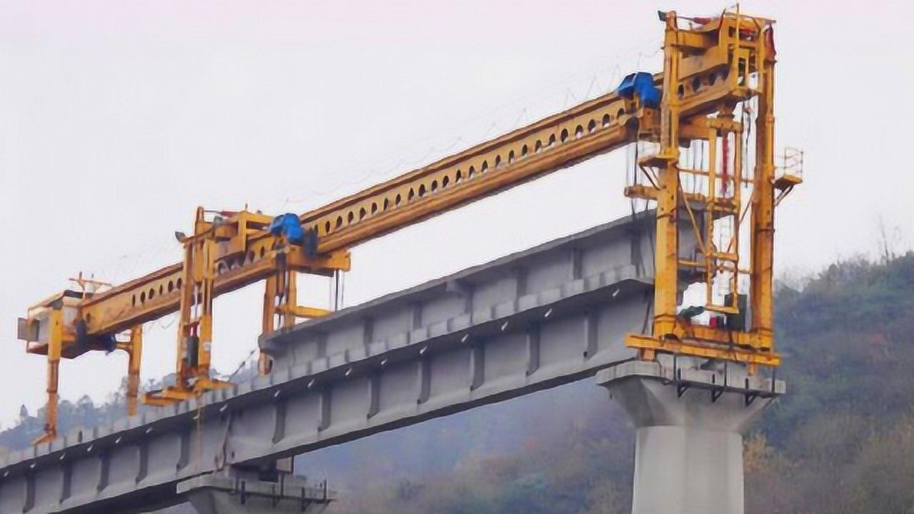 国内高铁建设中的巨无霸：900吨无下导梁流动式架桥机！棒！_高清1080P在线观看平台_腾讯视频