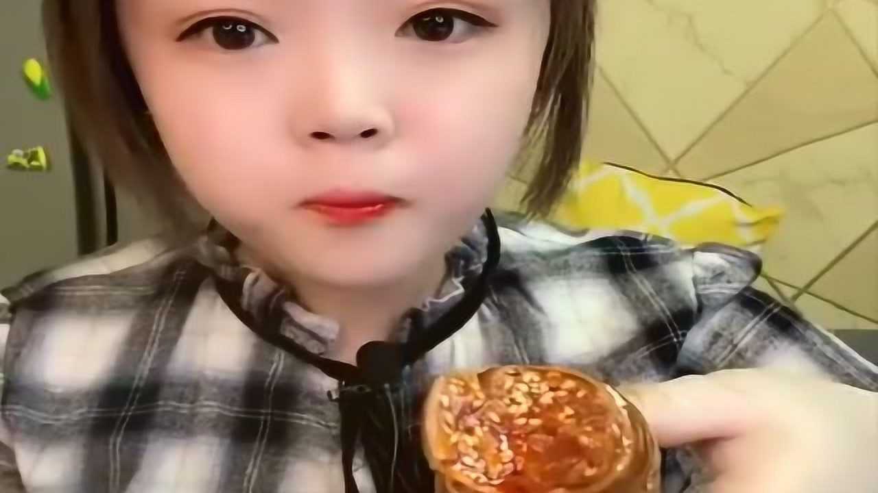 小鱼吃播真是太馋人了，大口啃着羊捆肠，别提有多过瘾了_高清1080P在线观看平台_腾讯视频