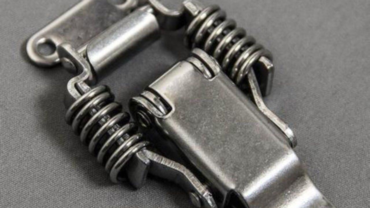 弹簧如何与卡扣进行组装？送料机构的结构组成_腾讯视频