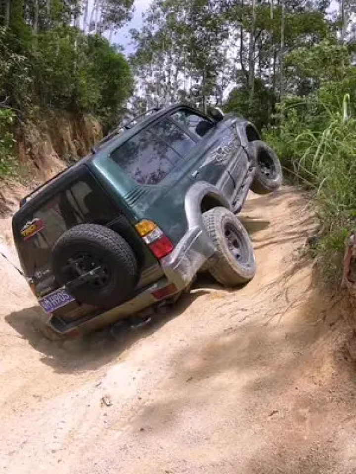 这个入门坡刺激…这台LC95我们帮他加了3把！锁换了氮减…才可以去…入门刷掉90%的车…#霸道改装#越野家族_高清1080P在线观看平台_腾讯视频