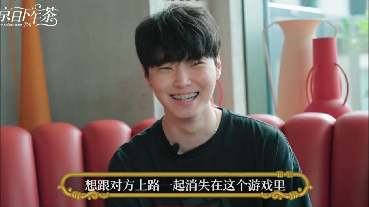 世另我Knight和Chovy再次同框，居然有种相亲的小甜蜜_腾讯视频