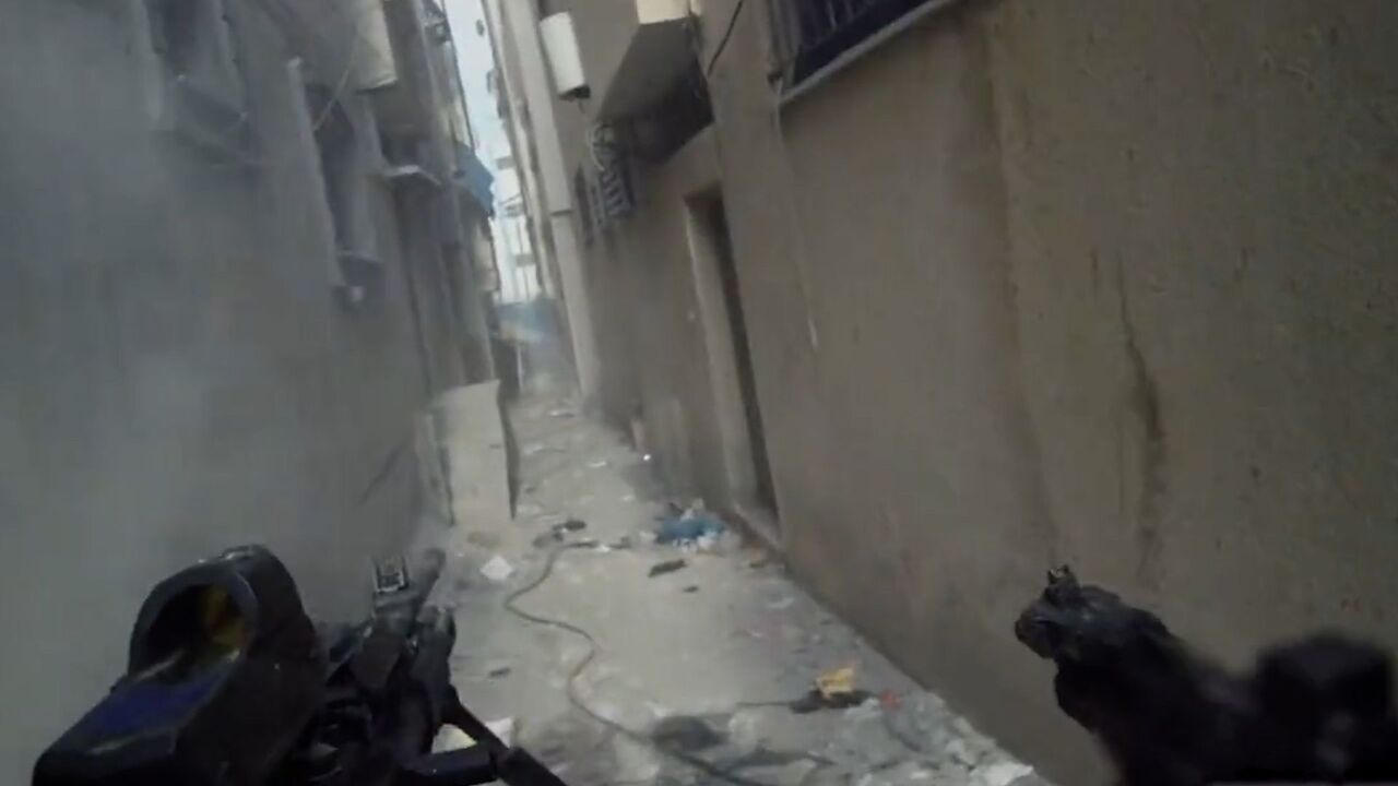 以军发布巷战视频：士兵穿墙而入举枪扫射首次使用精确制导武器_高清1080P在线观看平台_腾讯视频