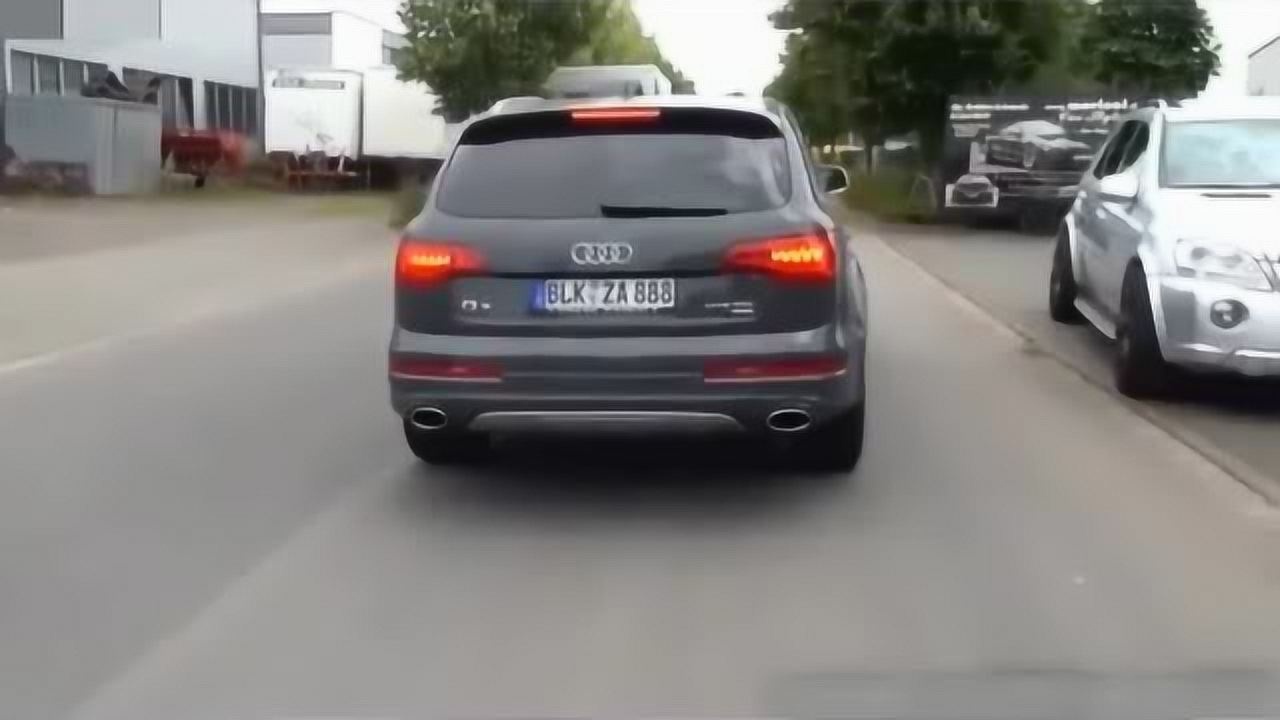 大众途锐W12单挑奥迪Q7，一脚油门后，它告诉你什么叫霸气_腾讯视频