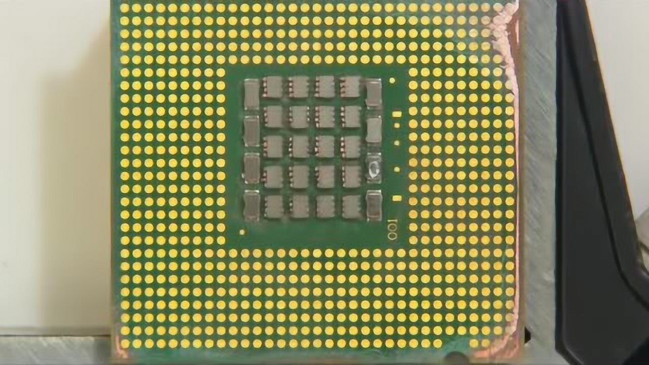 CPU内部长啥样？牛人用1500张照片，一层层放给你看个清楚_腾讯视频