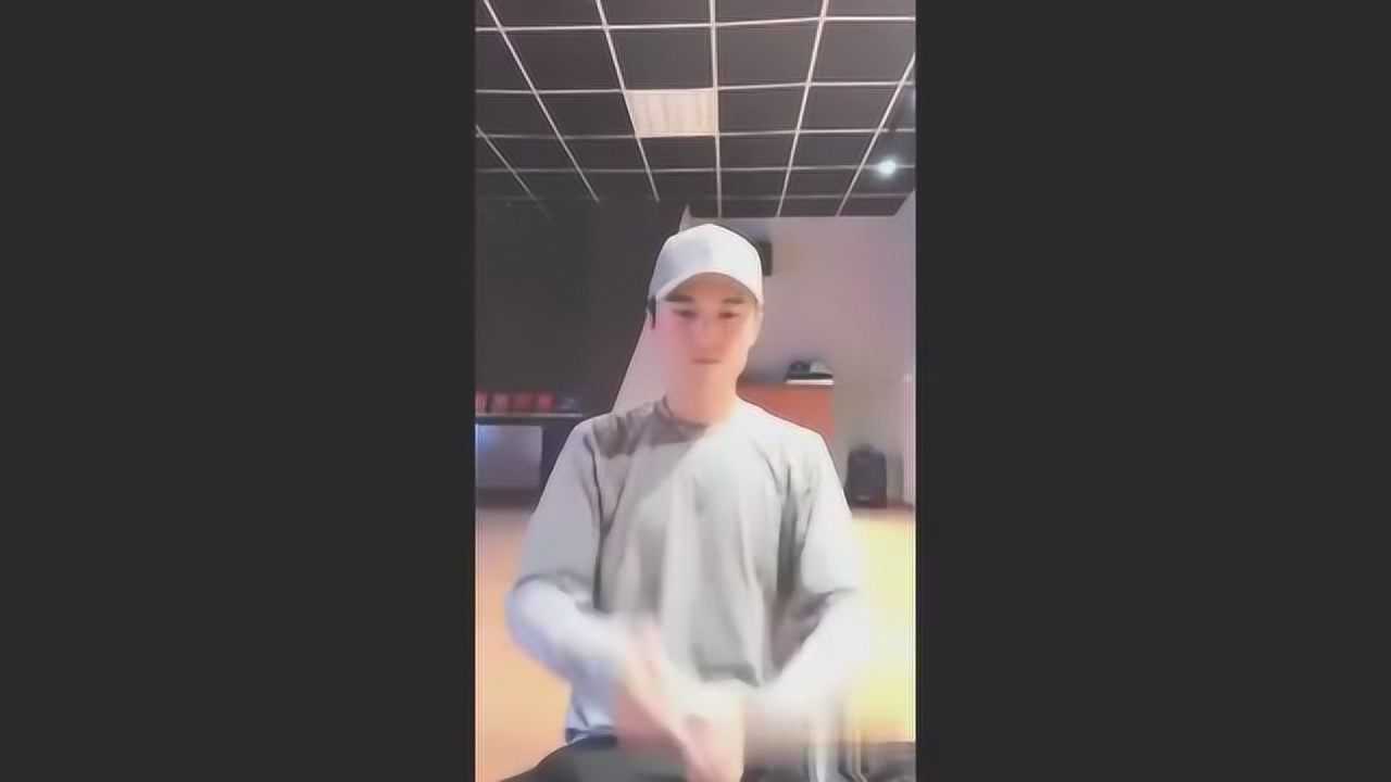 不一样的震感手枪舞，这节奏超级合拍，机械舞高手高质感强大！_腾讯视频