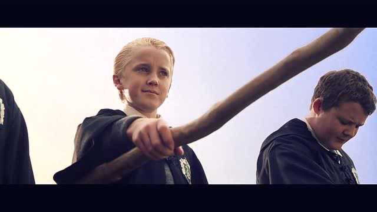 哈利波特第一次上飞行课，轻松驾驭飞行扫帚_腾讯视频