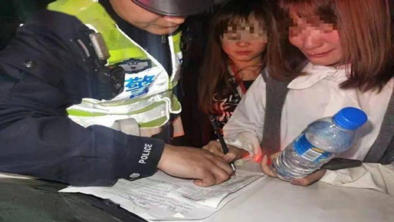 开车送闺蜜回家，被查后驾驶证竟直接被注销，女子当场痛哭_高清1080P在线观看平台_腾讯视频