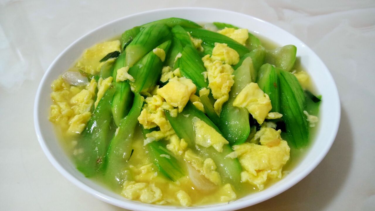 丝瓜炒鸡蛋很多人第一步就做错了，难怪发黑不好吃，诀窍在这呀_腾讯视频