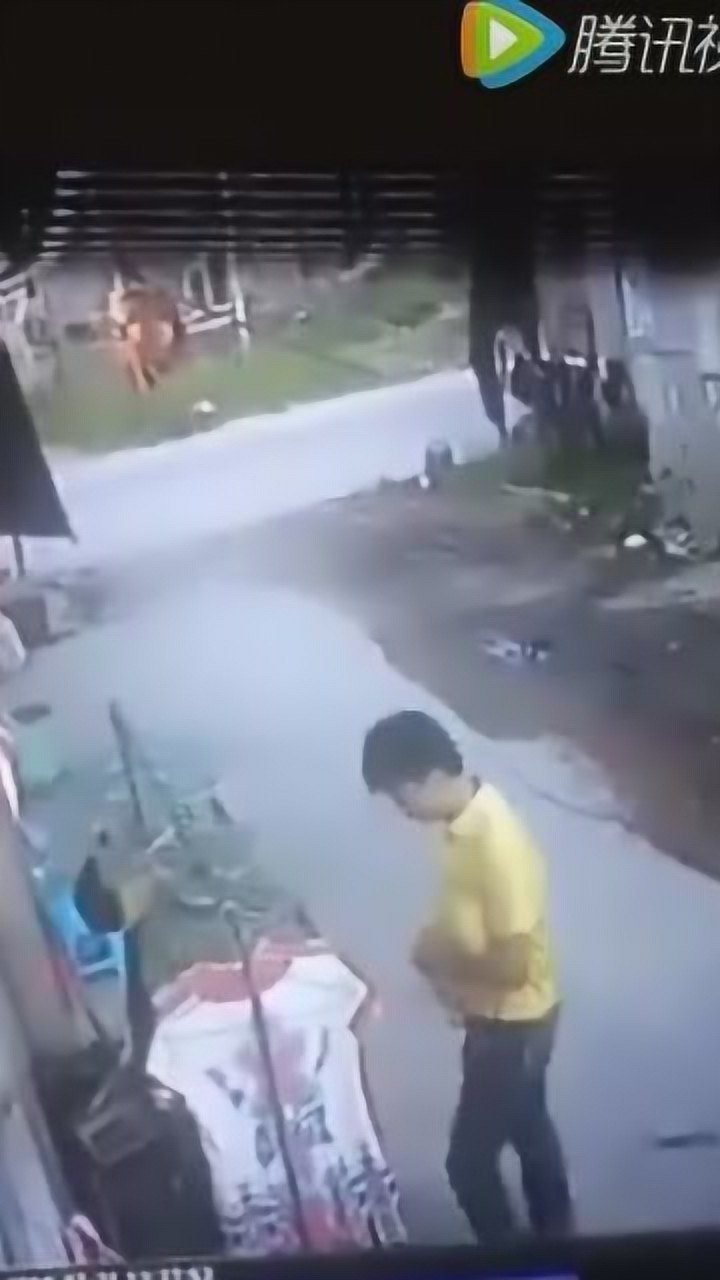 男子偷女性内衣、丝妹,男子偷窍过程中不惧不畏腾讯视频