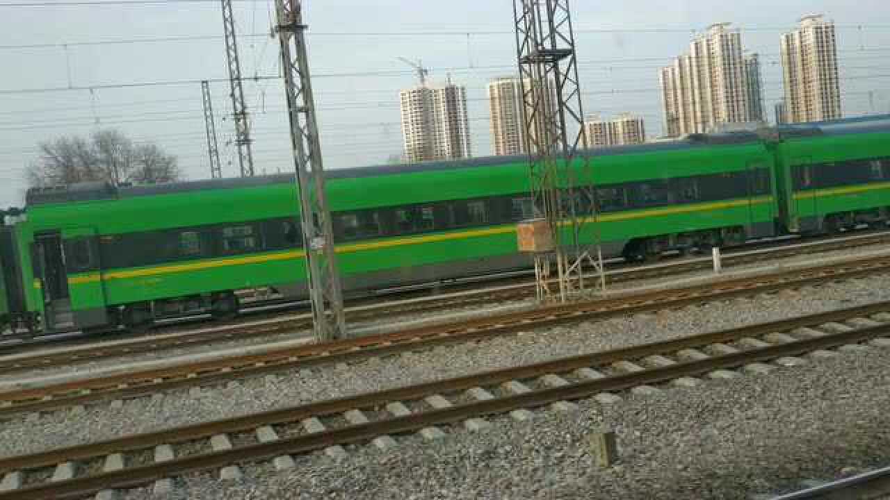 近距离拍摄强大的绿巨人复兴号_腾讯视频