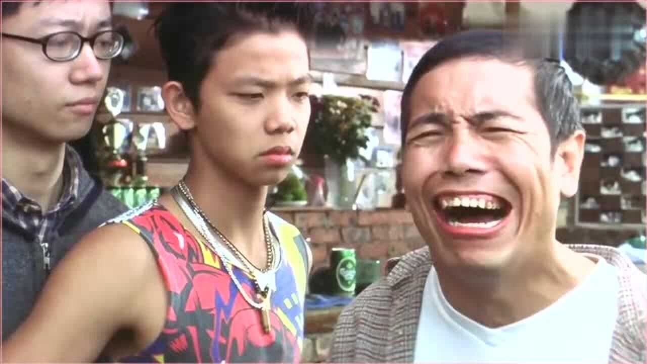 喜剧之王：为了让小弟懂痛的表情，大哥一脚下去，把他的脚踩扁了_高清1080P在线观看平台_腾讯视频