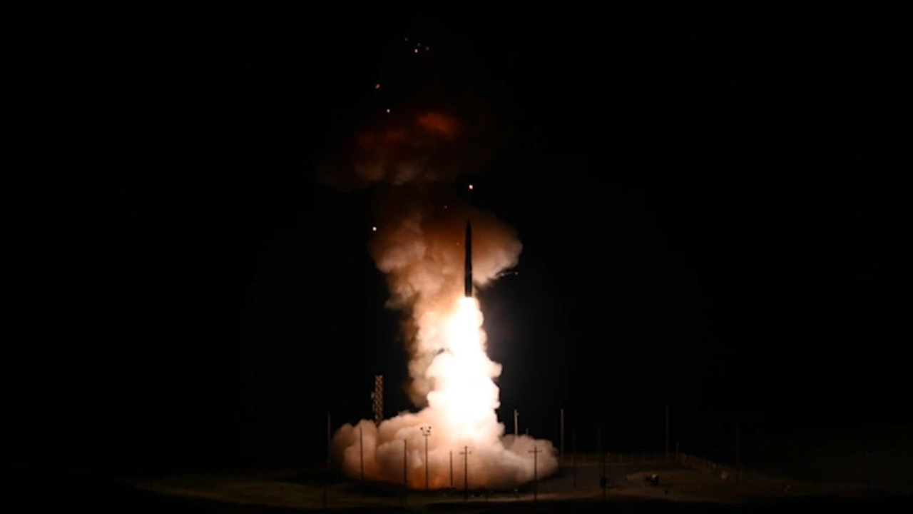 美军试射“民兵3”洲际弹道导弹_腾讯新闻