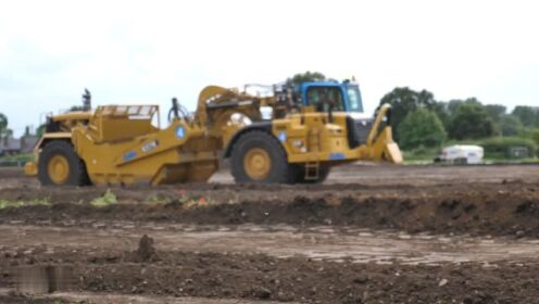 四台新型卡特彼勒637K铲运机在进行大型考古挖掘之前剥离表土！_高清1080P在线观看平台_腾讯视频