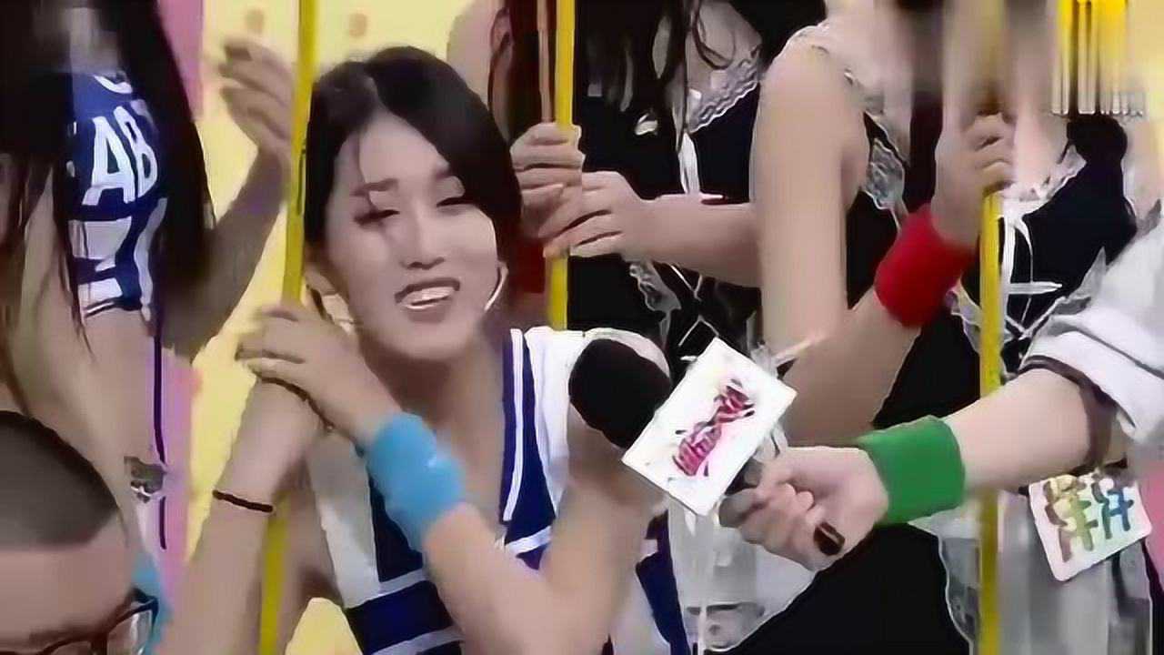 美女被挠脚心,痒的直挣扎,还是你们城里人会玩!aa高清1080p在线观看平台腾讯视频