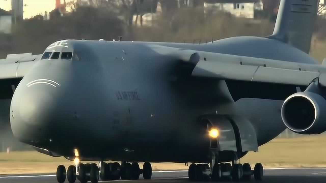 C5军用运输机与空客A380波音747降落时的对比_高清1080P在线观看平台_腾讯视频