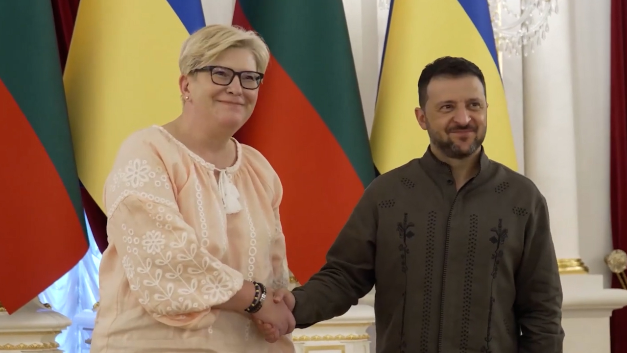 立陶宛总理用“Rusnya”指代俄罗斯人，俄方回怼：你和泽连斯基是纳粹_腾讯新闻