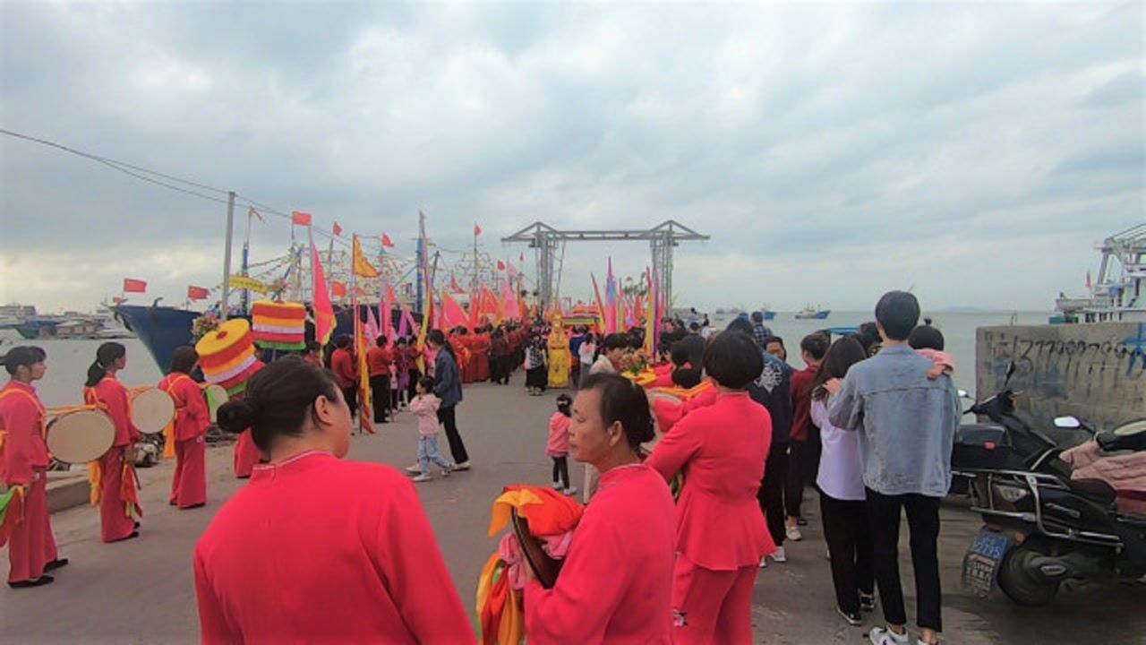 妈祖巡游平海湾全过程！一路上人潮涌动锣鼓喧天，这场面够震撼_高清1080P在线观看平台_腾讯视频
