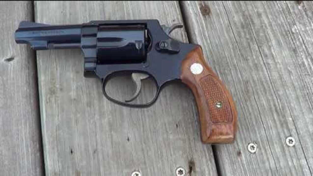 史密斯韦森37型左轮手枪，大爷靶场射击实测，枪法真不错！_高清1080P在线观看平台_腾讯视频