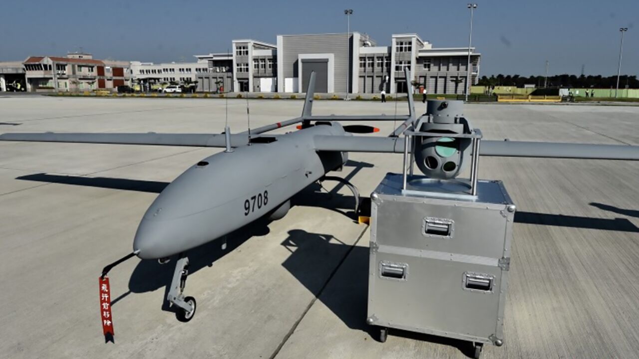 台军出动“锐鸢”无人机应对解放军演习，侦察拍摄画面罕见曝光！_腾讯视频