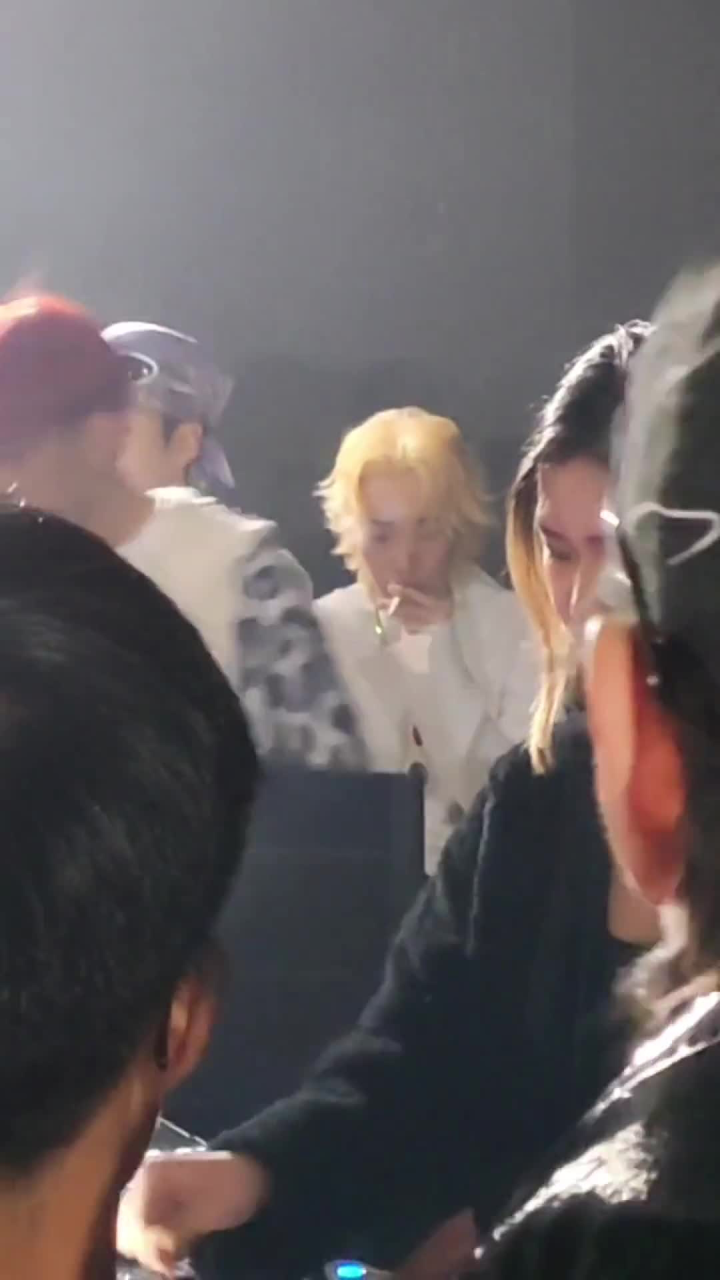 就是爱抽烟#capper新歌雪太痛了 #氛围感 #现场版live_腾讯视频