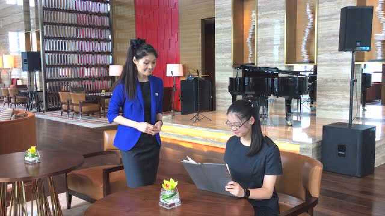 HowToEscortGuest?如何引领客人？_腾讯视频