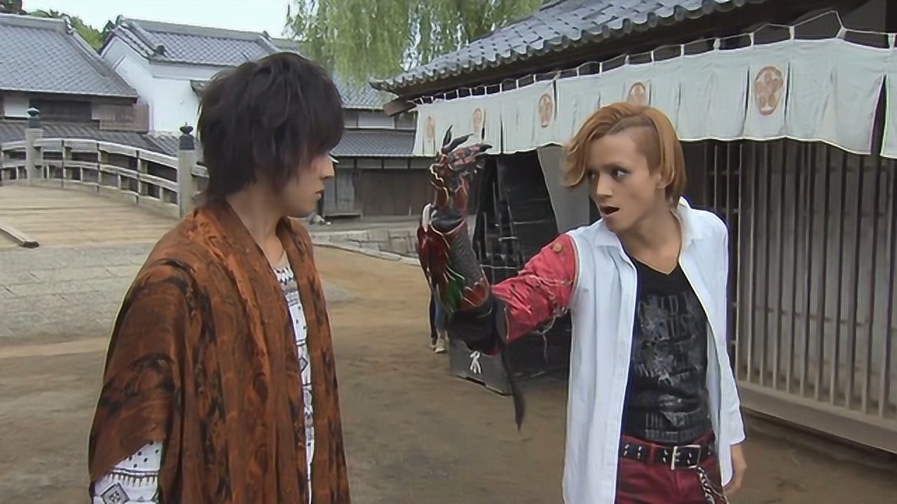 《假面骑士OOO剧场版》Ankh耗尽最后一枚核心硬币，OOO变身成功！_高清1080P在线观看平台_腾讯视频