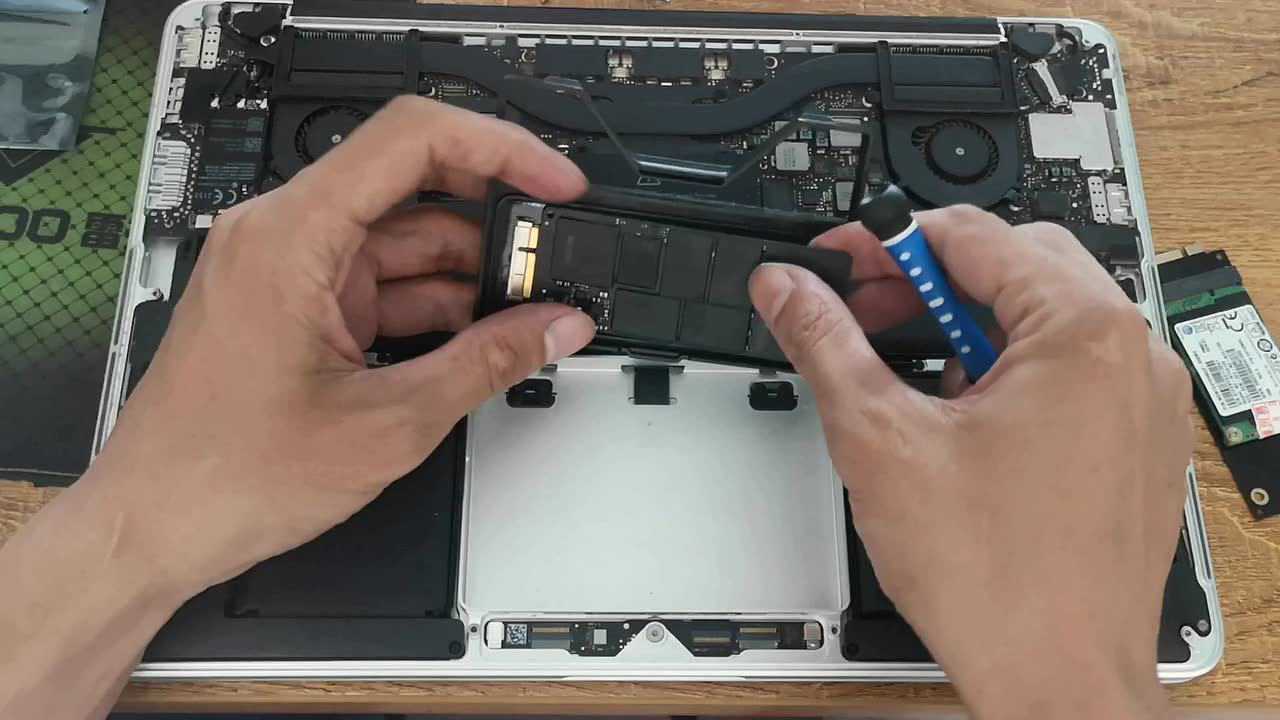 A1425拆机更换硬盘SSD视频_腾讯视频