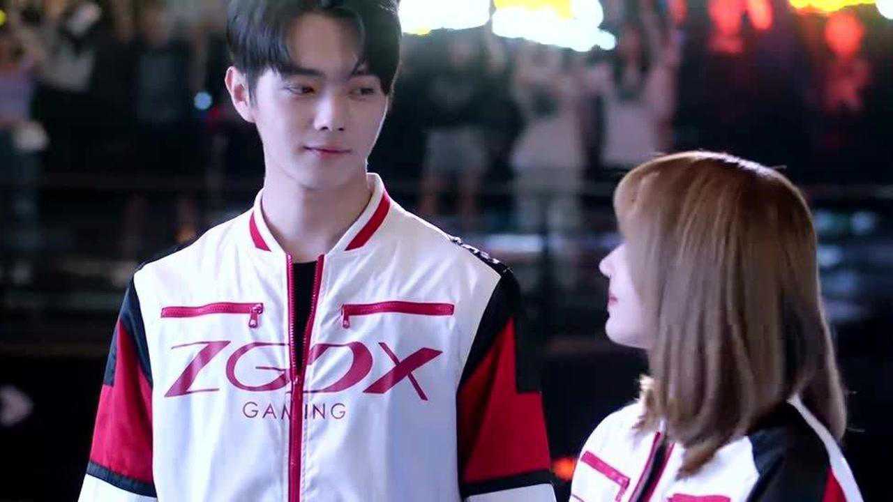 ZGDX拿下全国总决赛冠军，全员一起高举奖杯，场面真的太燃了_高清1080P在线观看平台_腾讯视频