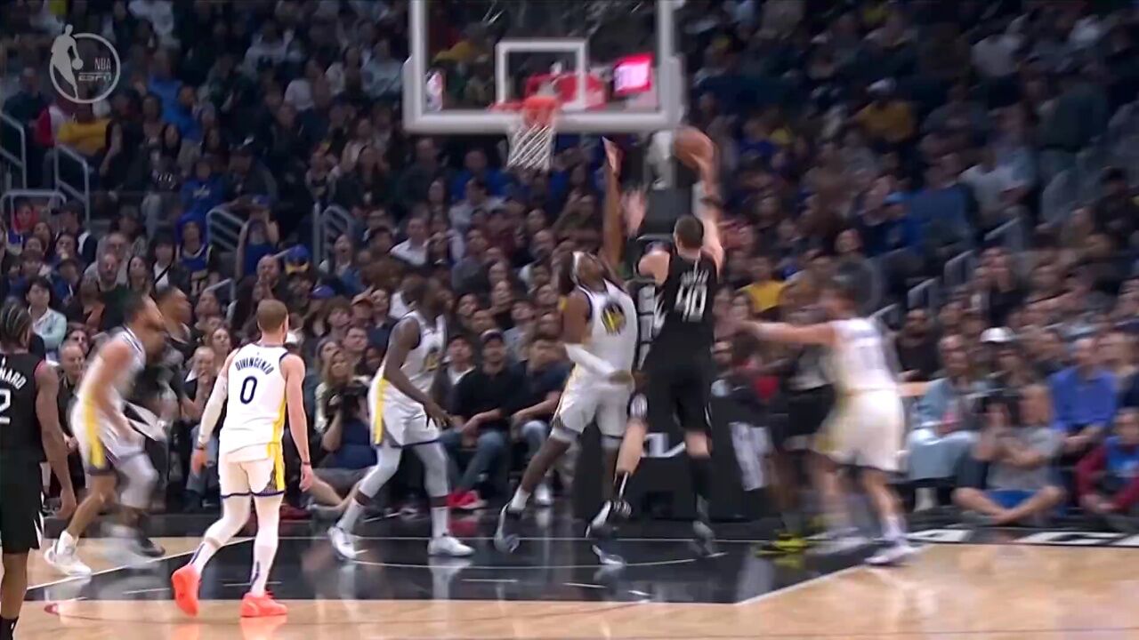 NBA：乔治快攻送妙传小卡高高跃起空接扣进_高清1080P在线观看平台_腾讯视频