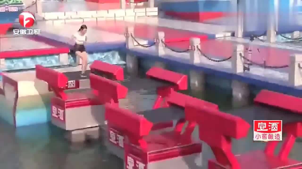 男生女生向前冲：长腿美女来闯关，我好羡慕救生员_高清1080P在线观看平台_腾讯视频