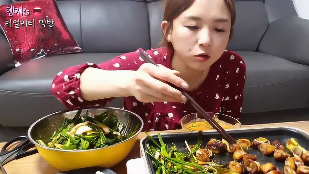 韩国吃播hamzy：今天吃烤肥肠，配上大蒜和韭菜，当然还有烧酒！_高清1080P在线观看平台_腾讯视频