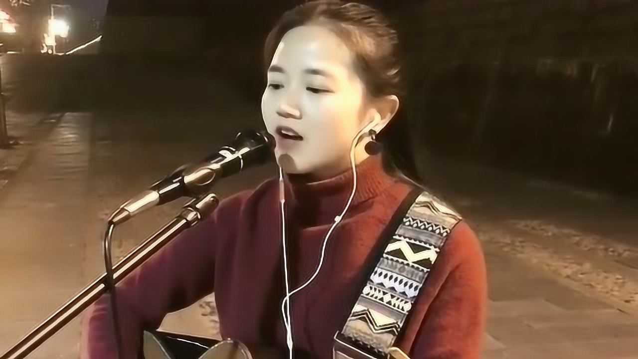 漂亮小姐姐,在西安城墙下翻唱罗大佑歌曲,真是触动心灵深处的歌声高清1080p在线观看平台腾讯视频