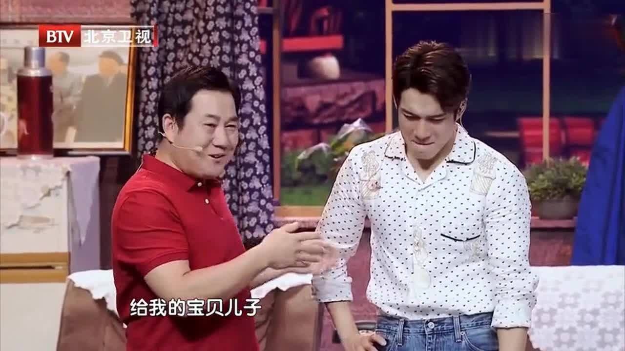 韩东君老爸突然出现跨界舞台，父子亲密的方式好特别_高清1080P在线观看平台_腾讯视频