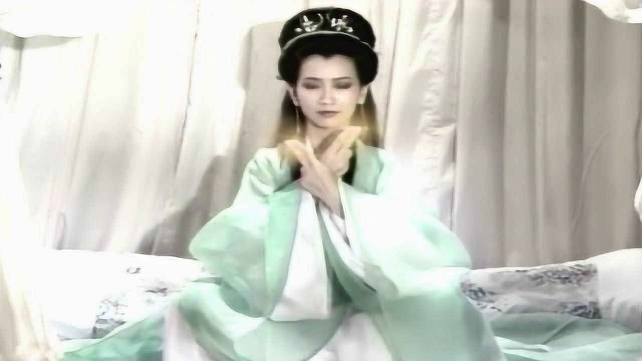 白娘子霸气施法,灵魂出窍!手势比划的动作太美了,小时候你学过几个 腾讯视频