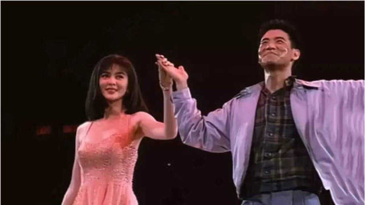 关之琳太美了，应张学友邀请合唱《忘情冷雨夜》，一开口太般配了_腾讯视频