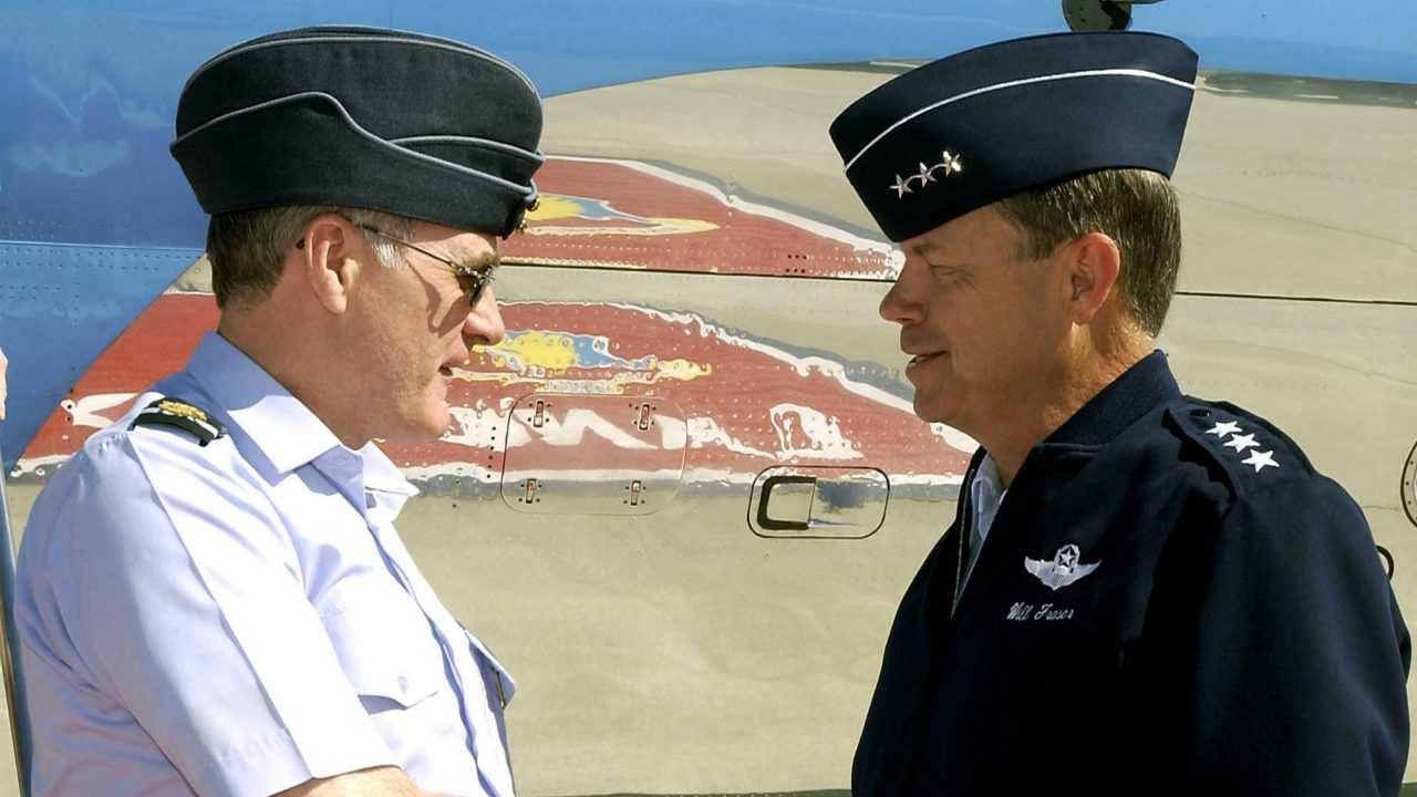 二战时，为什么德国军官歪戴帽子？_高清1080P在线观看平台_腾讯视频