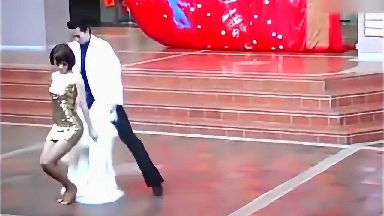 美女脱掉外套的那一刻,惊艳全场!高清1080p在线观看平台腾讯视频