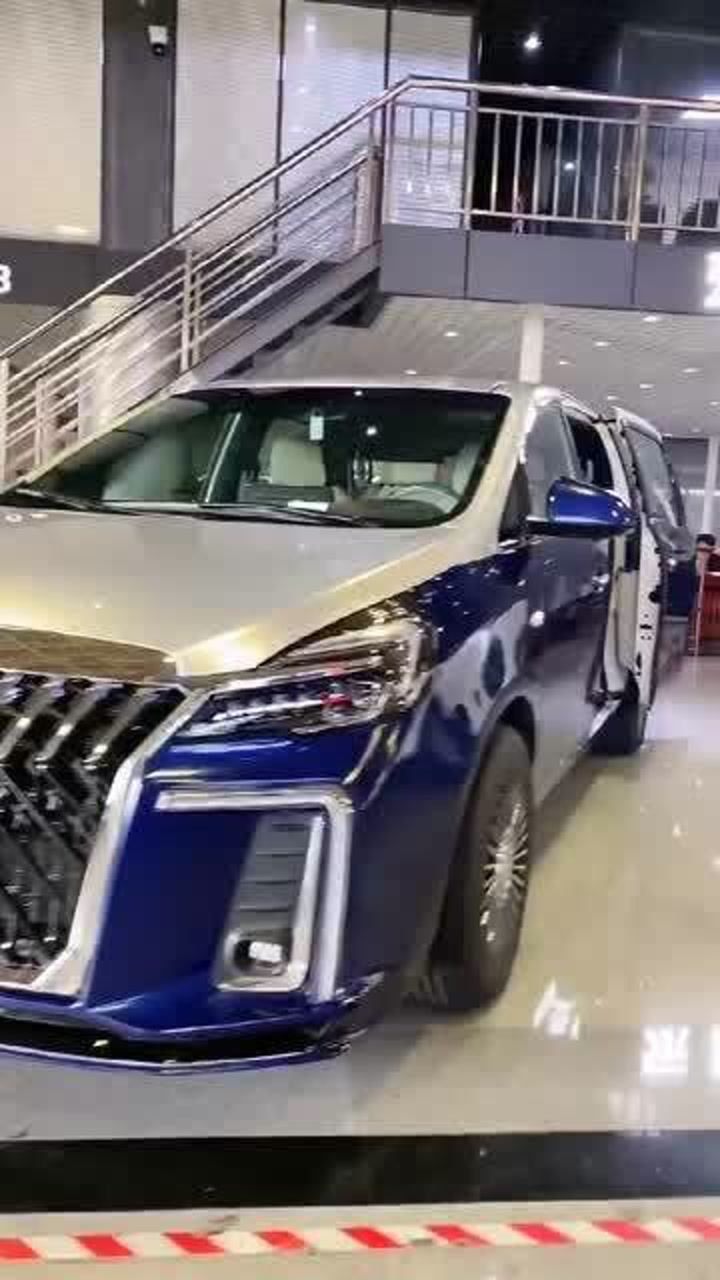 改装后的别克GL8，蓝白双拼色车身及内饰看着更加奢华_腾讯视频