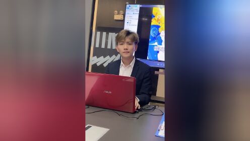 平时上班严肃的男友老板，回到家居然还有这一面！_高清1080P在线观看平台_腾讯视频