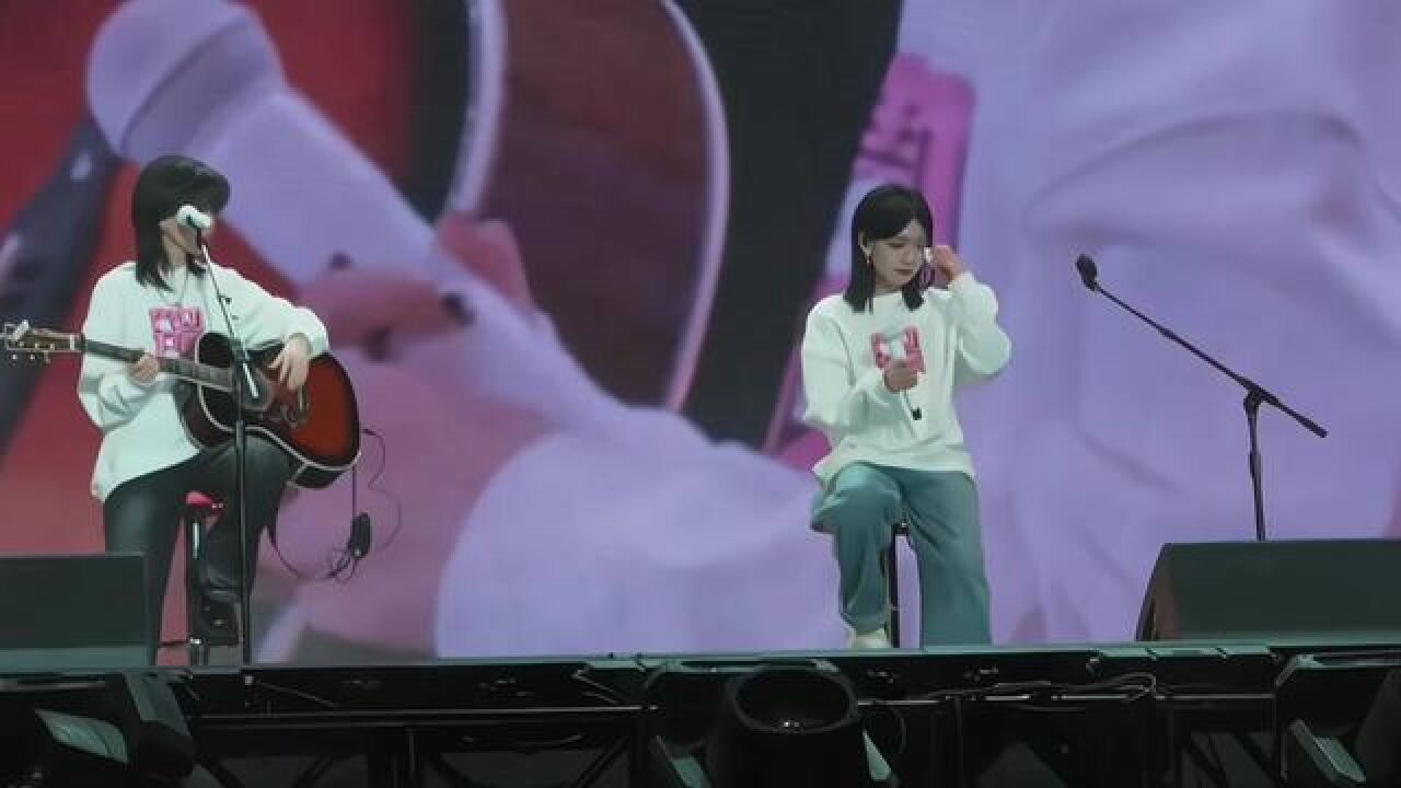 “别哭，前面一定有路。”#房东的猫#房东的猫武汉演唱会_高清1080P在线观看平台_腾讯视频