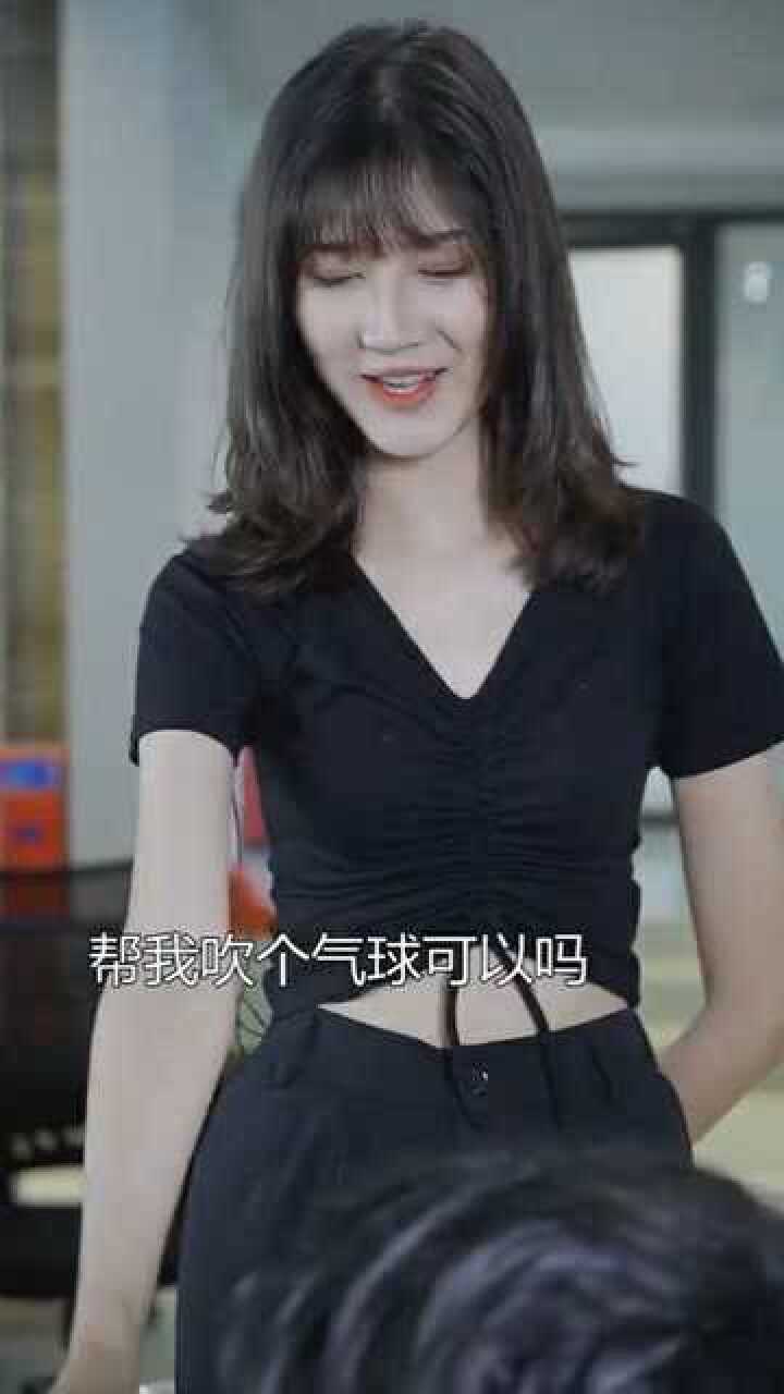 己所不欲勿施于人！美女恳求帅哥帮忙吹气球佯装放屁，结果倒放太尴尬！腾讯视频