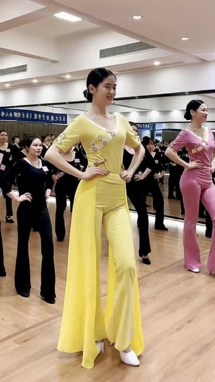 跟芷萱老师一起美美的练习形体！_高清1080P在线观看平台_腾讯视频