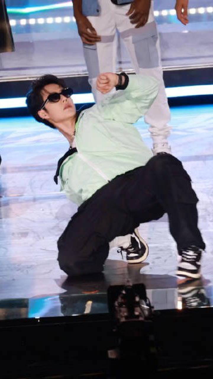 高清直拍王一博在街舞总决赛开场秀solo舞台现场focus_腾讯视频