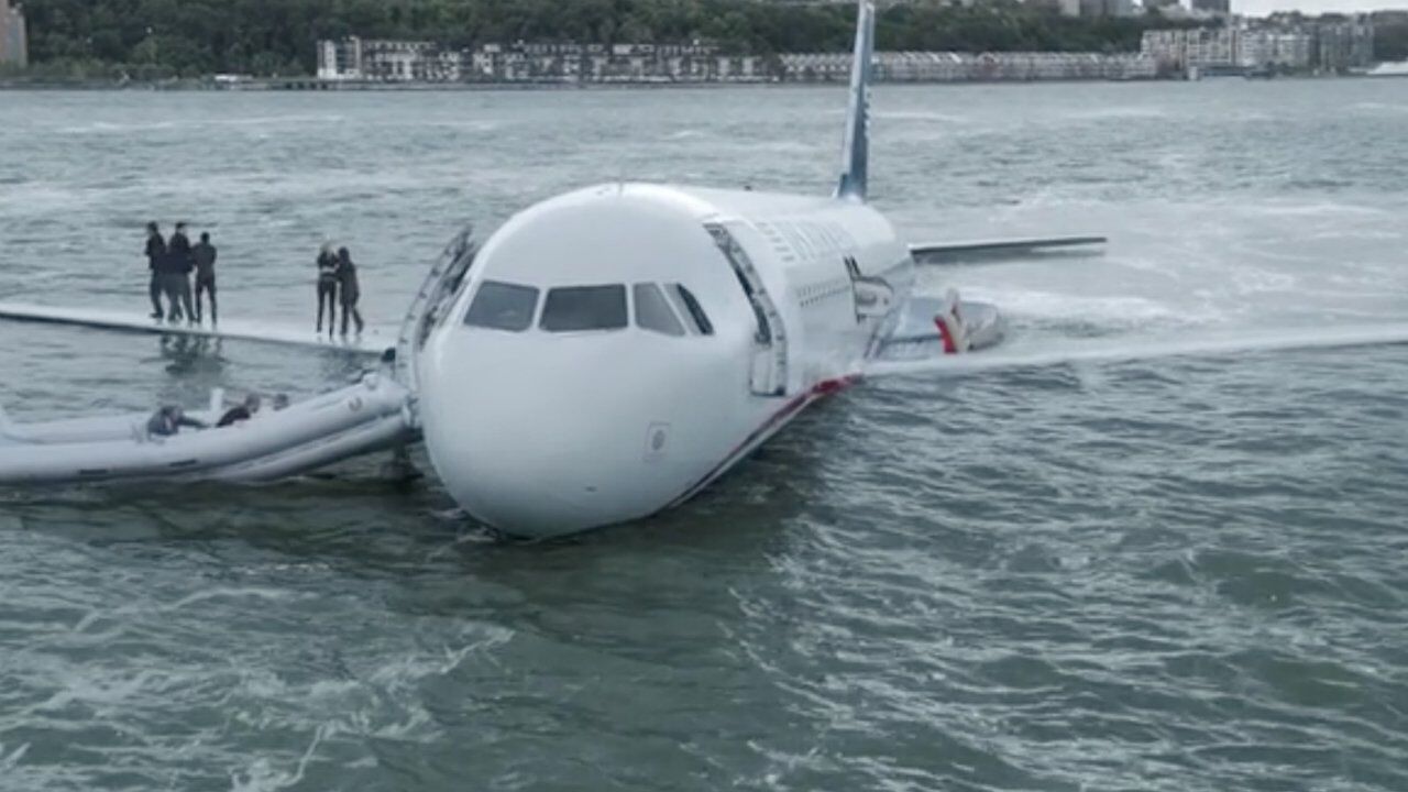 3U8633航班机长与美国全美1549航班萨利机长_腾讯视频