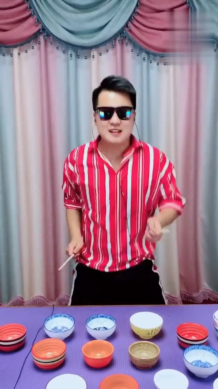 最近这首歌很火，小哥哥敲碗声演奏，清脆的旋律真动人！ 腾讯视频